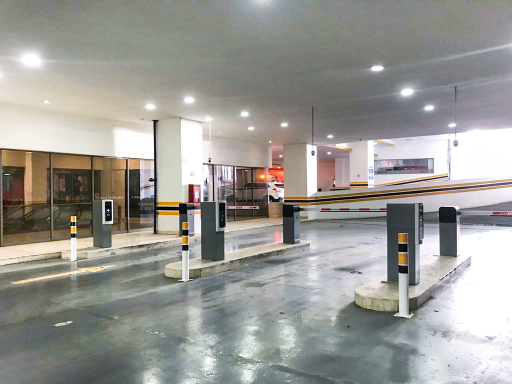 Fresh parking technology at Parque Interlomas in Mexico