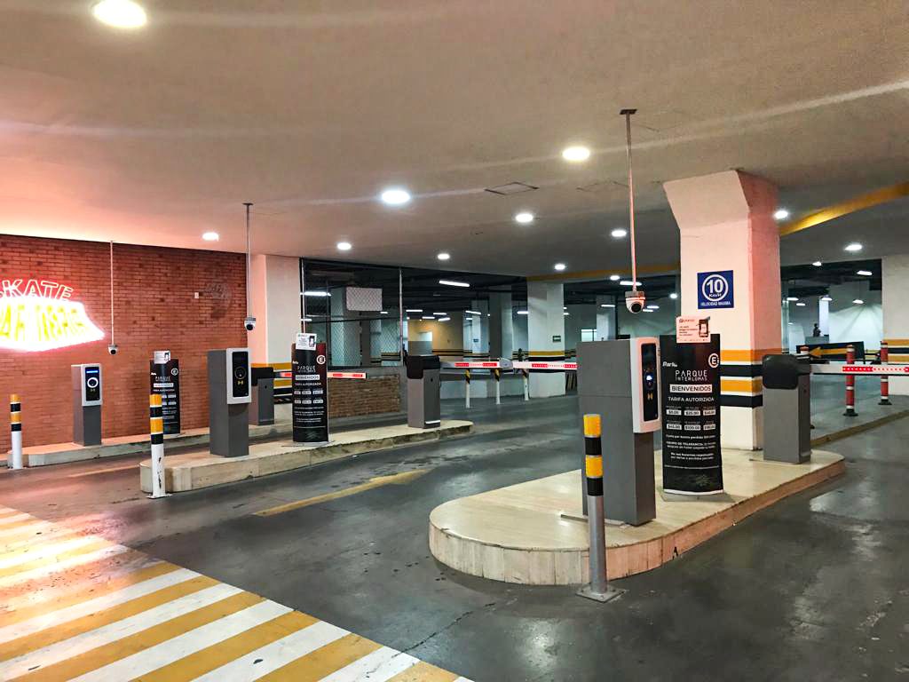 Fresh parking technology at Parque Interlomas in Mexico